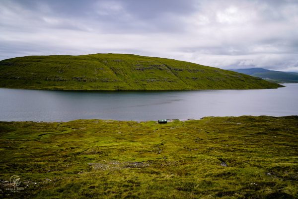 Hiking Lake Sørvágsvatn: Floating Lake Above the Ocean