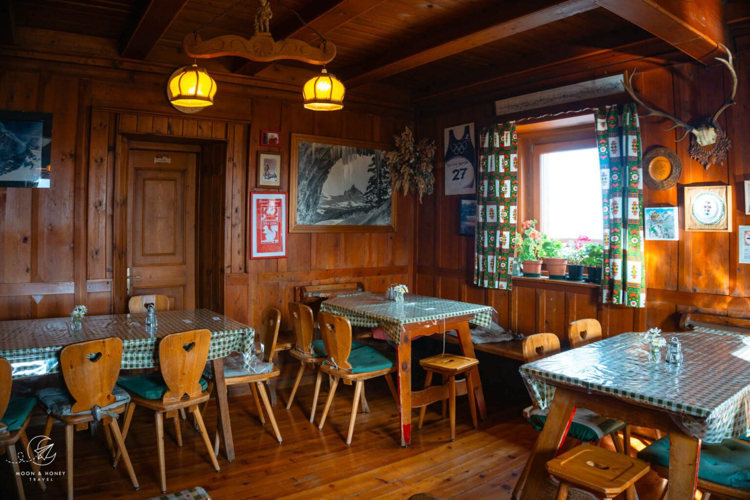 Alta Via 1 Dolomites Hiking Guide + Map with Rifugios